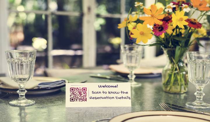 QR Codes on Table Tents | QR Code Generator | QRCodeChimp.com