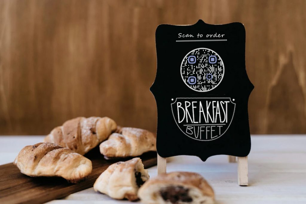 How to Use QR Codes in Hotels to Improve Guest Experience?