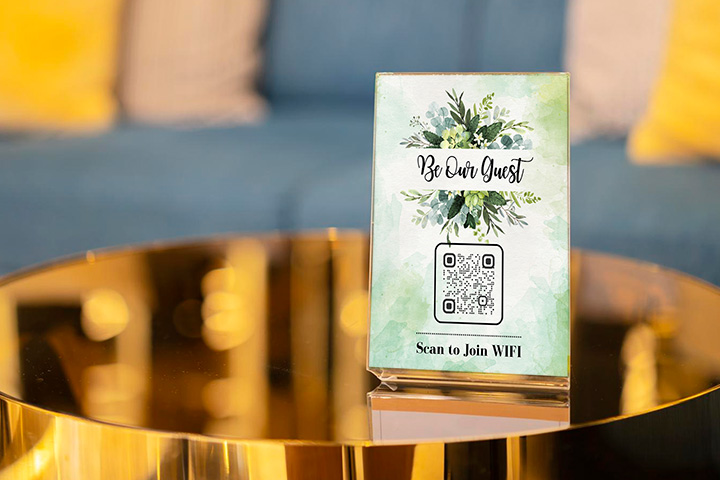 How to Use QR Codes in Hotels to Improve Guest Experience?