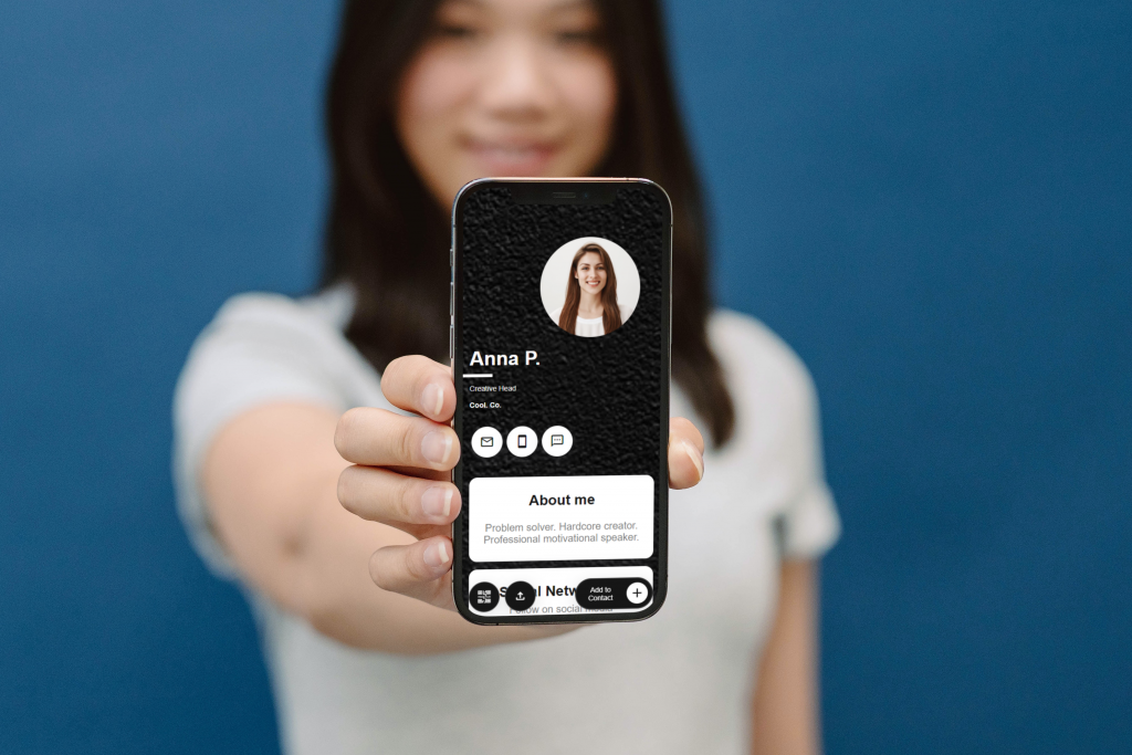 7 Ways Digital Business Cards Can Grow Your Business + Best Practices